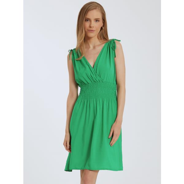 Mini φόρεμα με σούρες στους ώμους σε πράσινο | Celestino