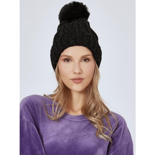 Beanie with furry pon pon in black, 2.99€ | Celestino